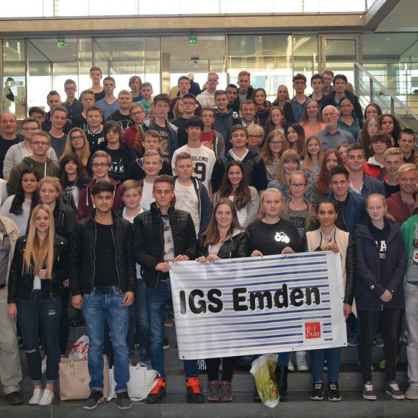80 Emder Schülerinnen und Schüler zu Gast bei Johann Saathoff › Stark ...