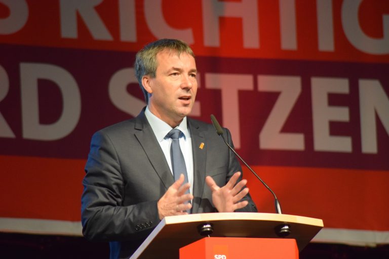 Saathoff und Modder zu Bürgschaften: Flüchtlingshelfer nicht im Stich ...