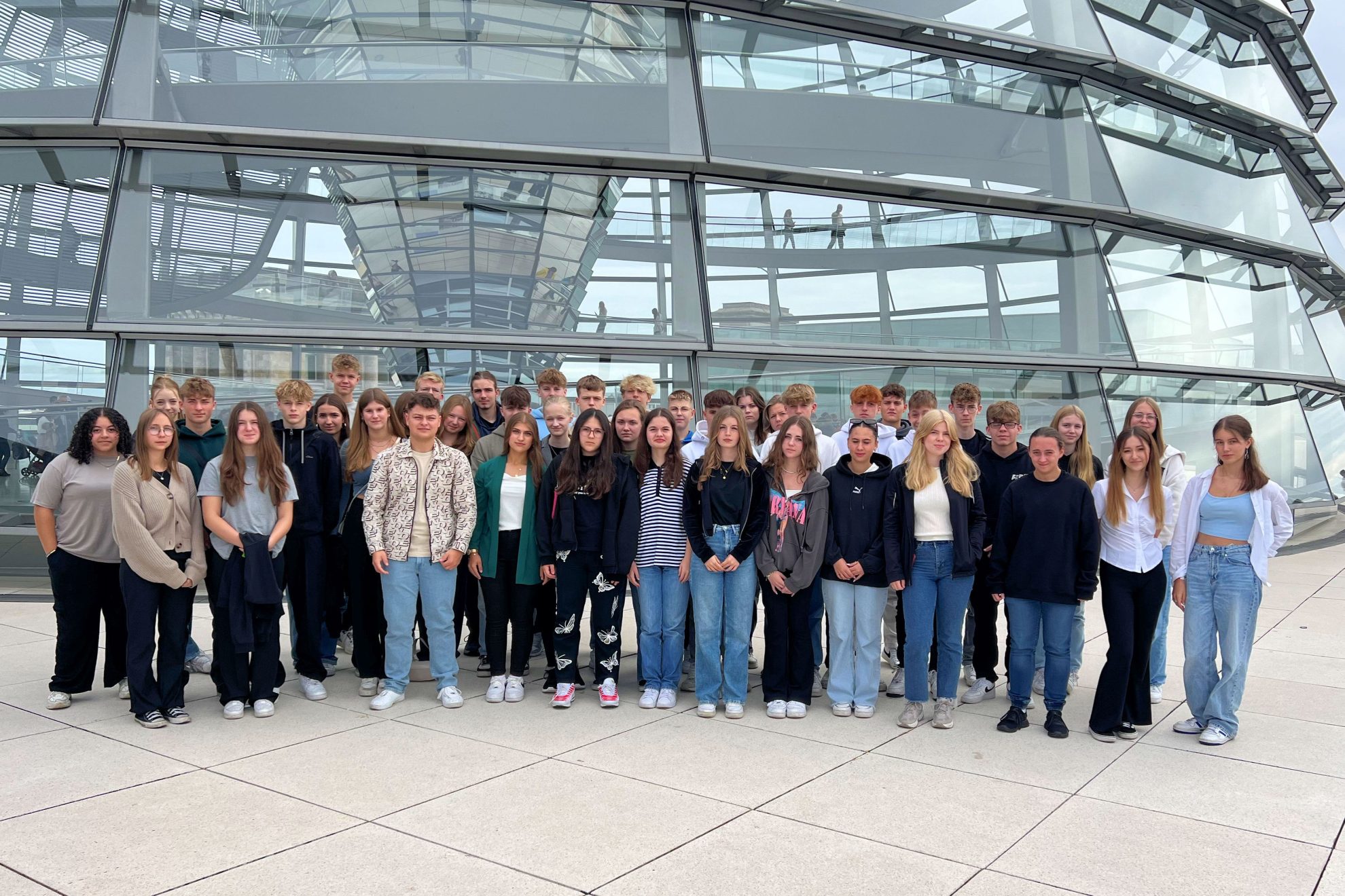 10. Klassen des Max-Windmüller-Gymnasiums zu Besuch im Bundestag ...
